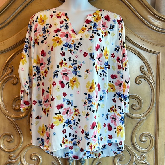 Chaus | Tops | Nwt Floral Chaus Blouse | Poshmark
